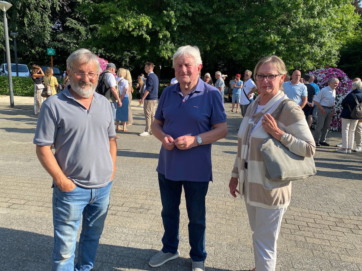 “Een asielcentrum zal onze gemeente ontwrichten”: Vlaams Belang voert opnieuw actie in Schilde ...