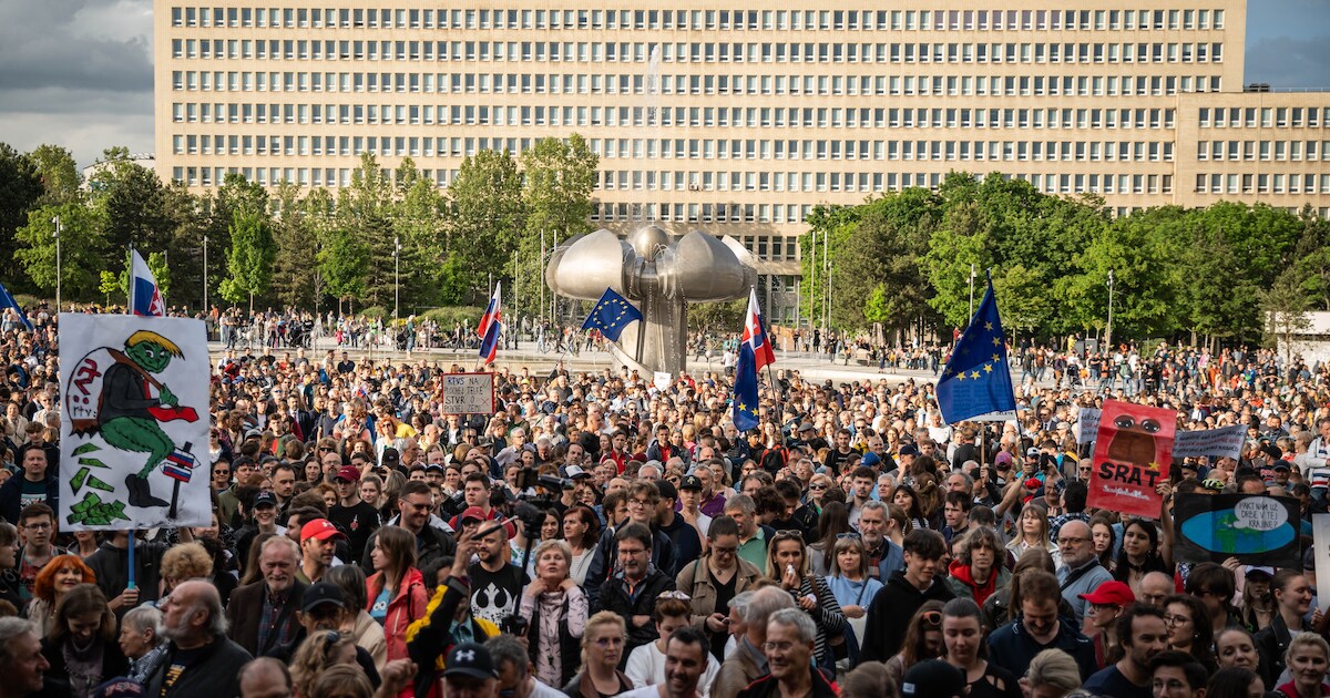 Slovaken massaal de straat op tegen hervormingsplan voor publieke ...