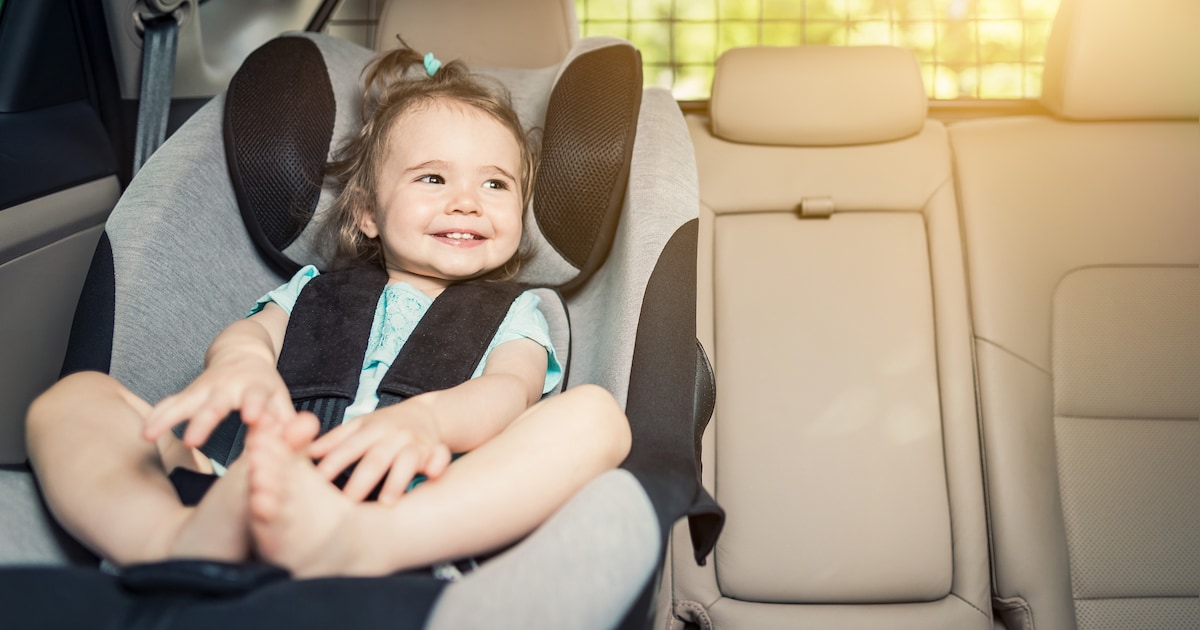 Politie betrapt vrouw met vier jonge kinderen in de wagen die niet ...