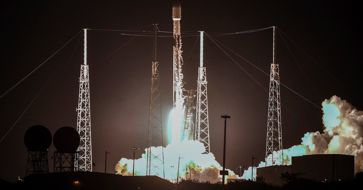 KIJK LIVE. Ruimtebedrijf SpaceX lanceert 54 Starlink satellieten ...