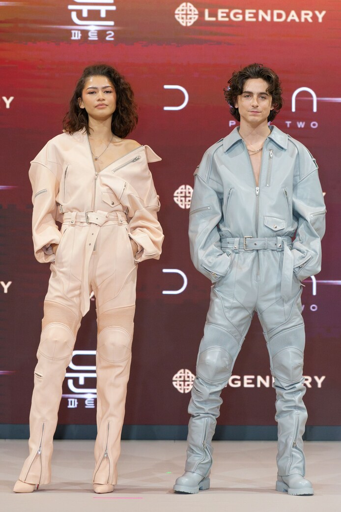 IN BEELD. Zendaya en Timothée Chalamet schitteren in matching outfits op première ‘Dune: Part ...