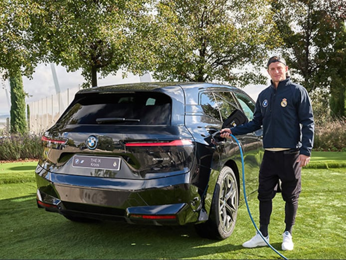 De BMW waarmee Thibaut Courtois een jaar reed staat te koop (en ook die ...