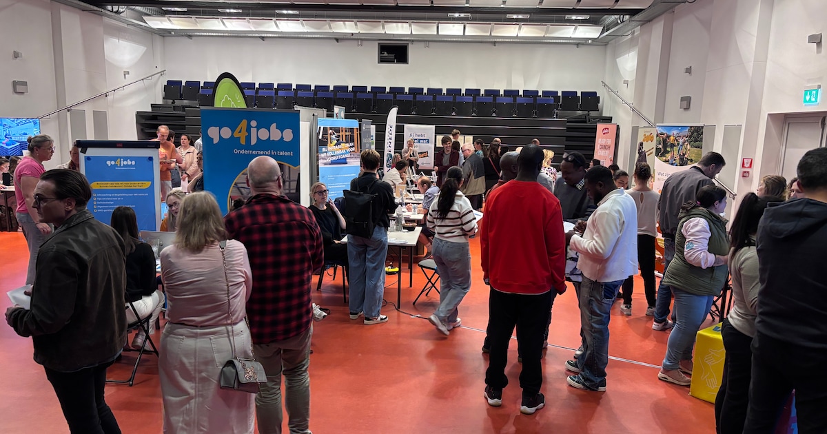 Jobbeurs in Bijenkorf Assenede lokt 250 werkzoekenden: “Samenwerken ...