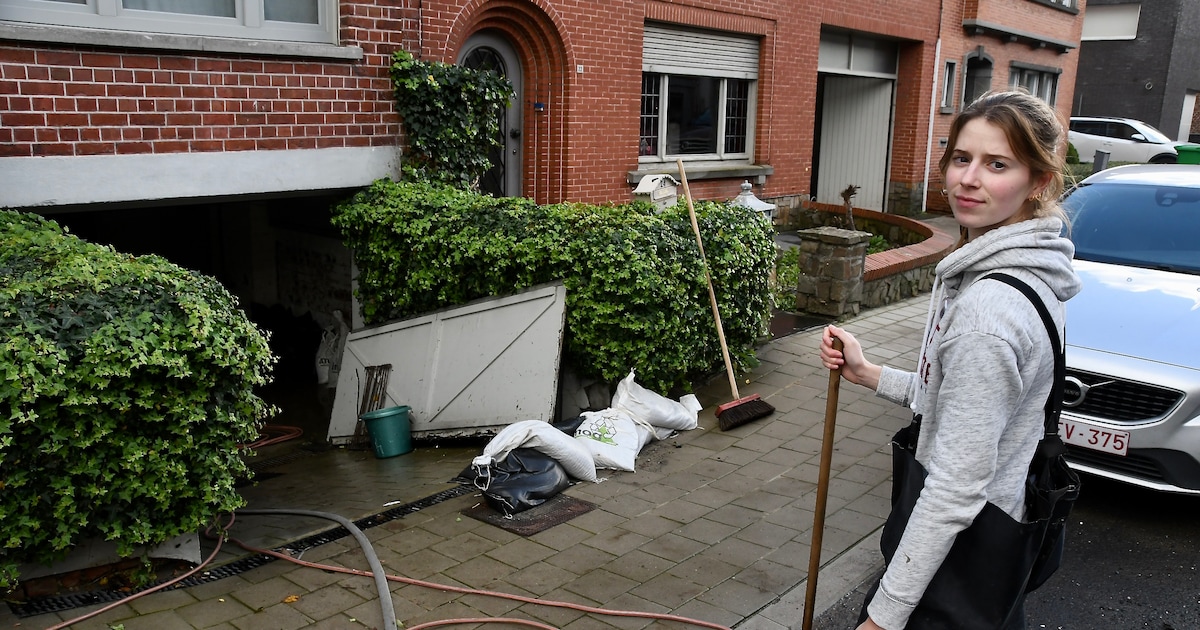 Bewoners aan de schoonmaak na overstro­ming: "Op een bepaald moment ...