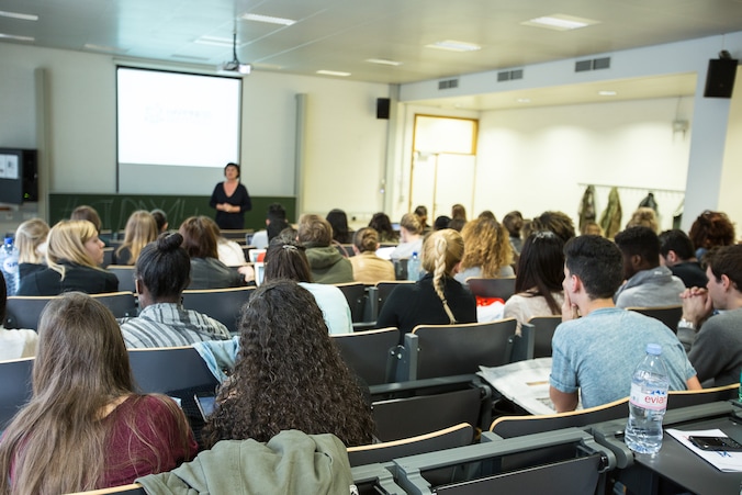 Knip in hoger onderwijs: eerst bachelor volledig afronden, dan pas aan ...
