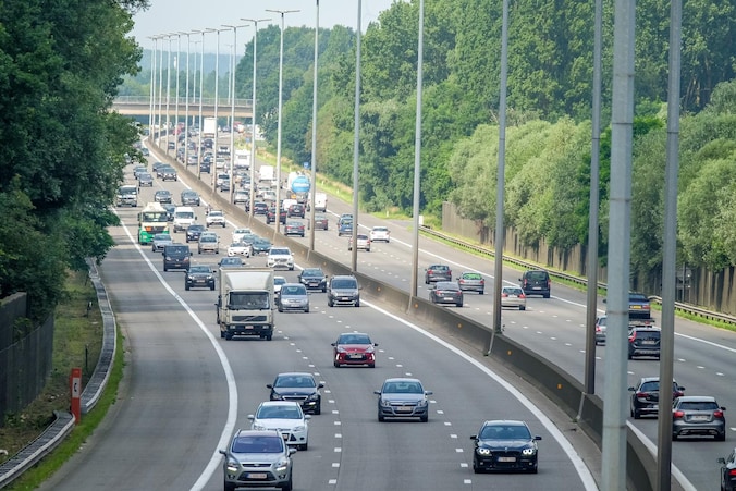 35 minuten file op E40 richting kust door ongeval in Ternat, kijkfile ...