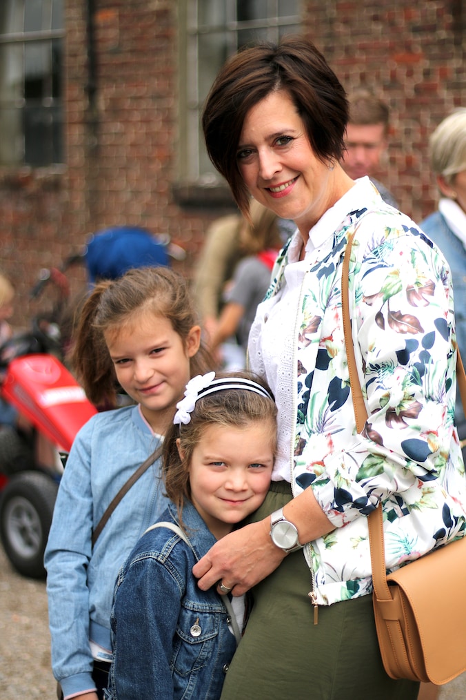 Tine, mama van twee, maakt podcast voor kinderen die niet naar school ...