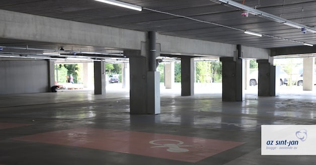 Nieuwe parkeertoren aan AZ Sint-Jan voor bezoekers en patiënten | Regio ...