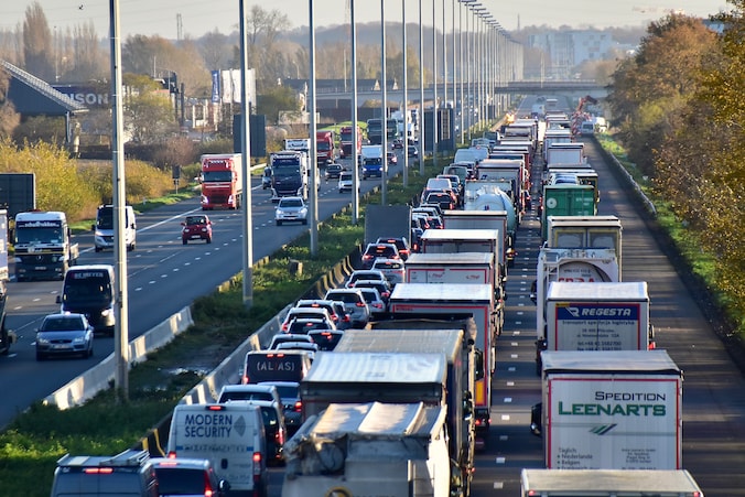 Nog 40 minuten file op E17 richting Gent na ongeval in Lokeren: rijbaan ...