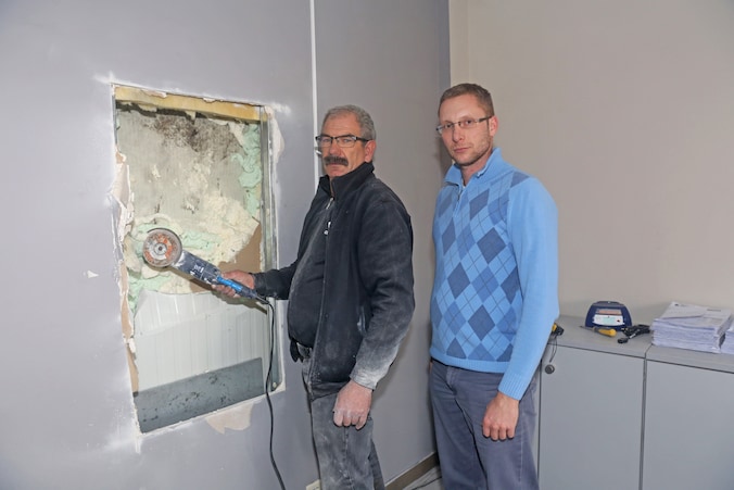 Kluizen gestolen via gat in de muur | Regio | HLN.be