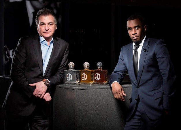 Hoe George Clooney per ongeluk een tequilabedrijfje startte en er nu ...