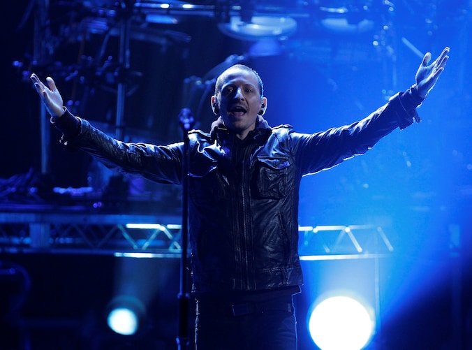 Muziekwereld reageert geschokt op dood Chester Bennington | Showbizz ...