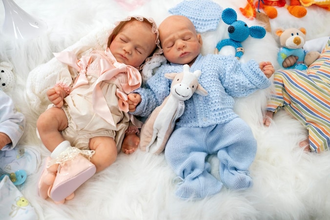 Nee, deze baby's zijn niet echt | Regio | HLN.be