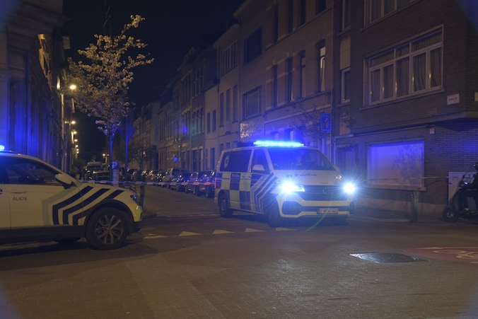 Politie neemt kilo’s drugs en bijna 400.000 euro cash in beslag in ...