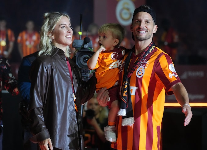 Hij pakte nooit zoveel prijzen: hoe Dries Mertens (38) er in zijn ...