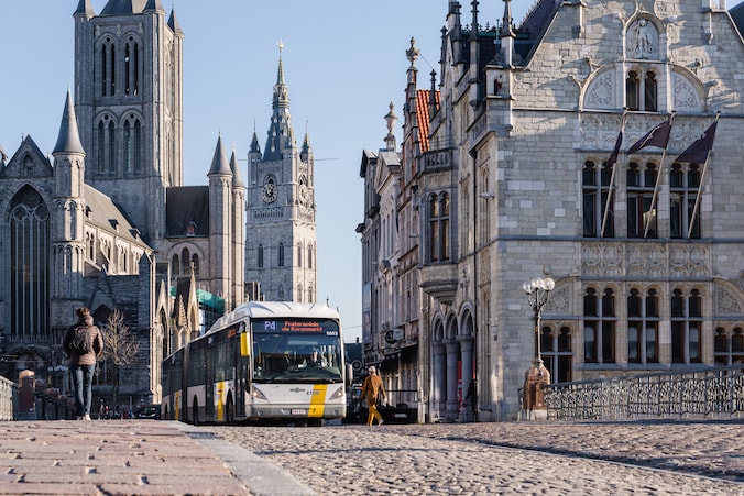 Zware vechtpartij op bus van De Lijn in centrum Gent: “Slachtoffer ...