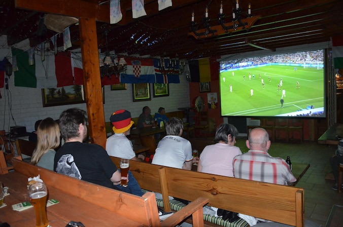 Bierstube De Wettel zendt alle WK-topwedstrijden uit op groot scherm ...