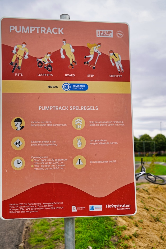Pumptrack officieel geopend op sportsite Wereldakker | Regio | HLN.be