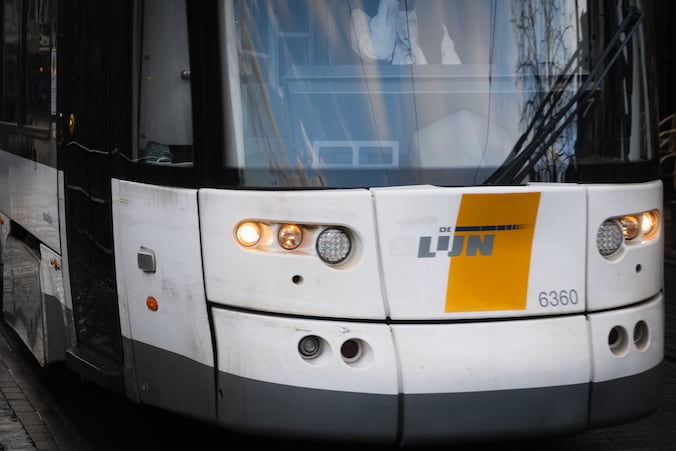 Rechtenstudente geïntimideerd op tram in Gent, vervolgens krijgt haar ...