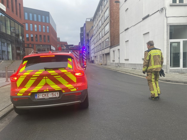Politie onderzoek brandje in liftschacht van appartementsgebouw in ...
