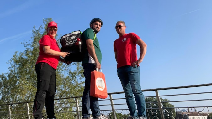 BTB-ABVV voert actie voor fietskoeriers: “Zij verdienen meer respect ...