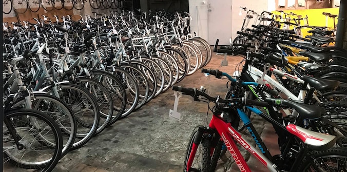 Stad Deinze verkoopt tweedehandsfietsen | Regio | HLN.be