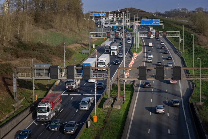 25 minuten file op Antwerpse Ring richting Nederland door ongeval bij ...