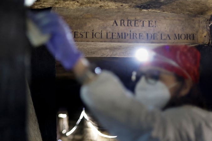 “Het rijk van de dood” is weer open: catacomben in Parijs opnieuw te ...