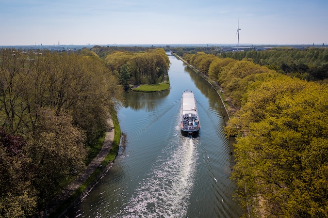 “Waterwegen hebben nog veel capaciteit”: Oost-Vlaanderen wil vracht van ...