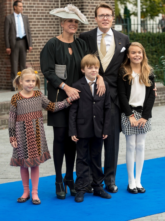 Nederlandse prins Constantijn (56) en prinses Laurentien (59) klinken ...