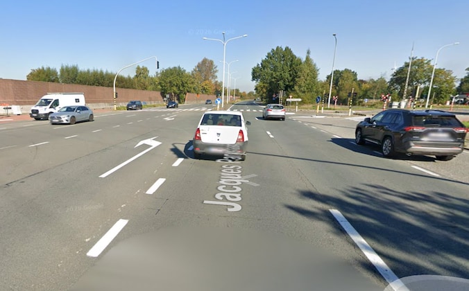 22-jarige vrouw scheurt met 186 km/u over R4 in Evergem: “Ze is zelf ...