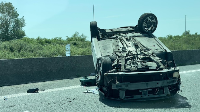 Drie zwaargewonden bij ongeval op E40 in De Panne: “Wagen belandde op ...