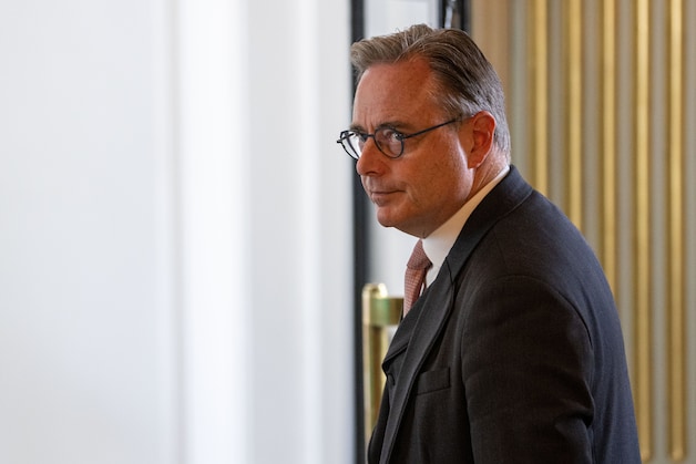 N-VA blijft veruit grootste partij, blijkt uit nieuwe peiling: premier ...
