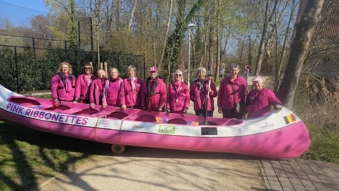“We lachen, huilen en peddelen samen”: Pink Ribbonnettes uit Lier ...
