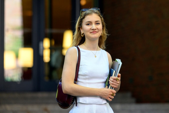 Kroonprinses Elisabeth maakt kot leeg en verlaat Harvard | Showbizz ...