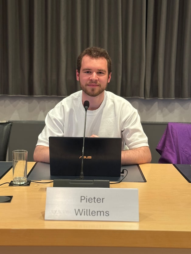 Gemeenteraadslid Pieter Willems (cd&v) stelt schoolreünie voor in oude ...