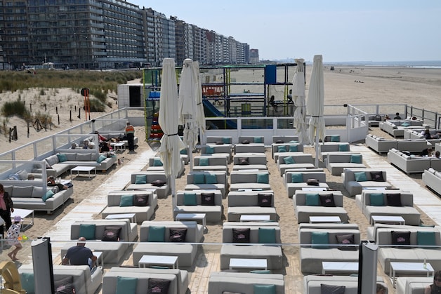 Beachbar Amare in Westende, waar je geniet van speeltuin, dj’s en zelfs ...