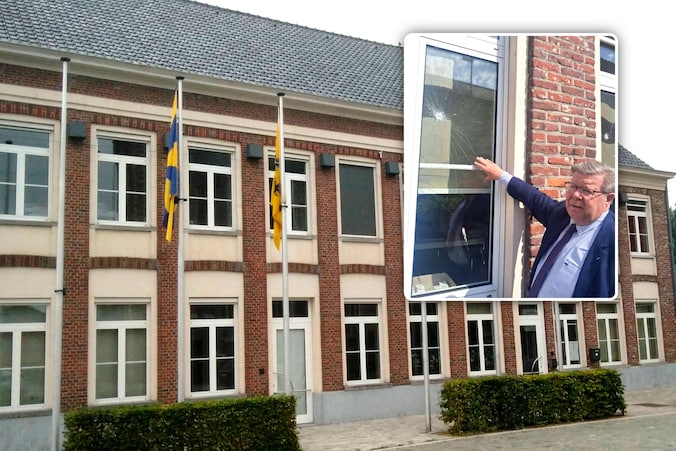 Vandalen viseren gemeentehuis van Dentergem: burgemeester roept ...