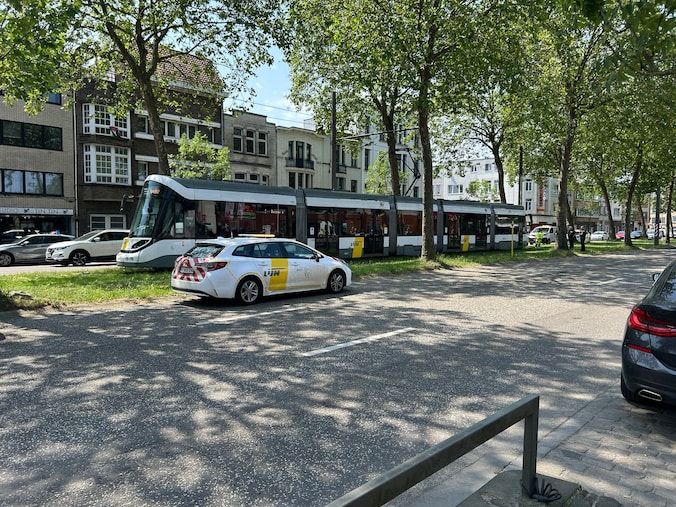 Tram 24 ontspoort aan Stenenbrug: korte hinder op lijn | Regio | HLN.be