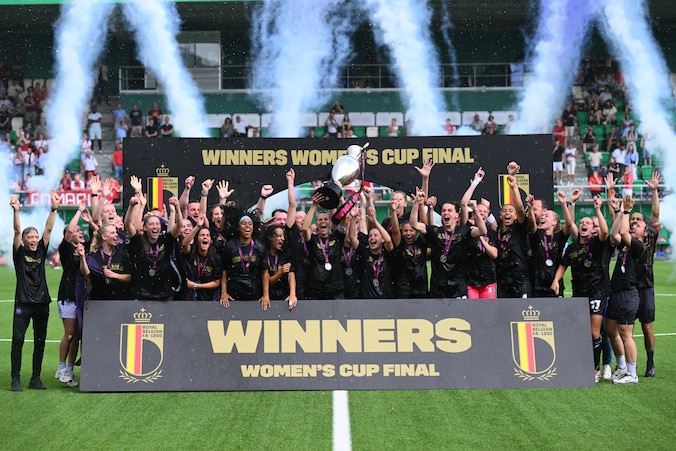Laura De Neve (RSCA Women) eindigt actieve carrière met bekerwinst: “Ik ...