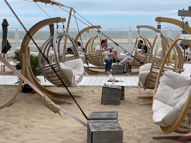 Beachbar Bar à Mar in Oostende, waar Melanie het vliegtuig deze zomer ...