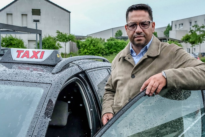 Taxichauffeur Hicham (47) achtervolgt aanrijder op 3 wielen van ...