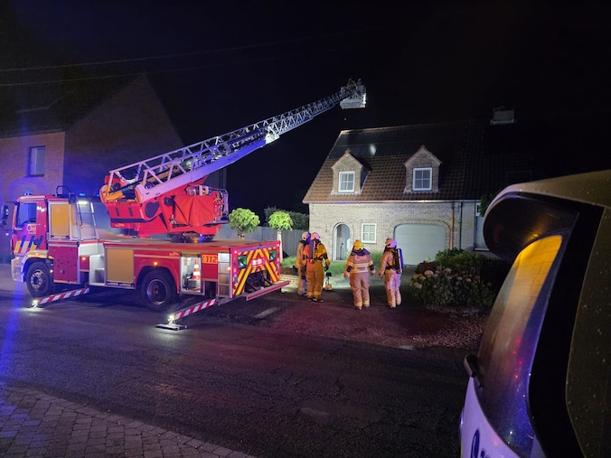 Brandweer opgeroepen voor brand aan schouw | Regio | HLN.be