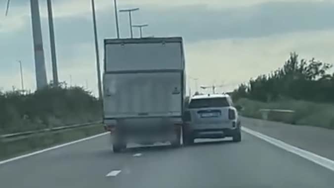 Poolse bestuurder (40) die onder invloed opzettelijk twintig wagens en ...