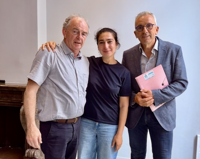 Select groepje schooldirecteurs rond tafel met minister Demir: zorgen ...