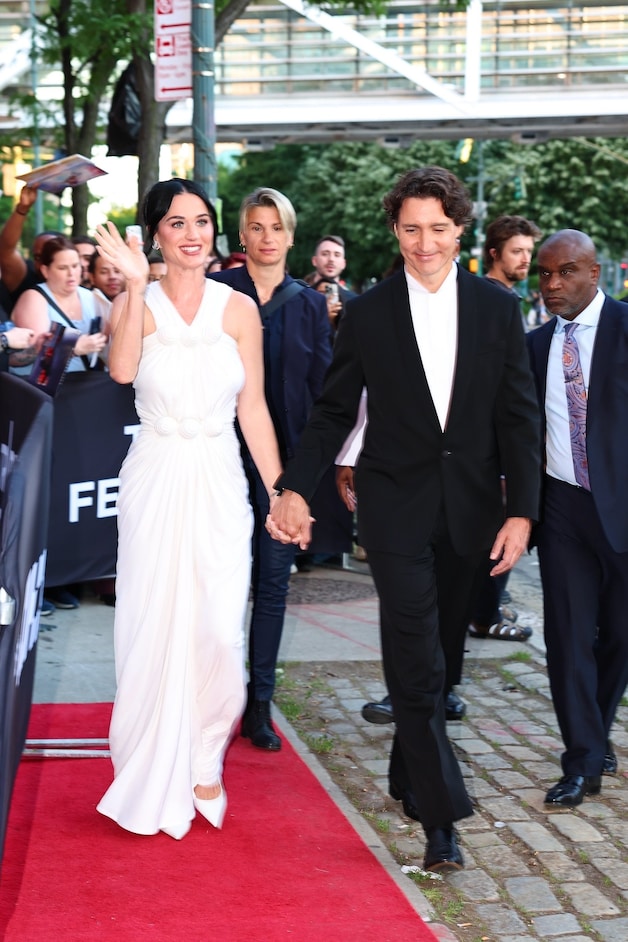 IN BEELD. Katy Perry en Justin Trudeau dolverliefd tijdens debuut op ...