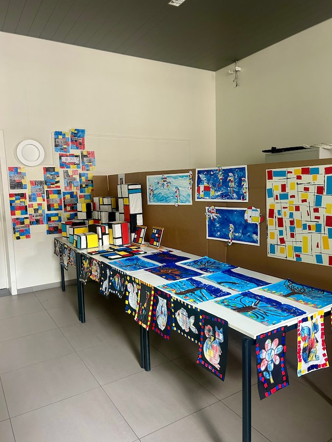 Kleuters van Mater Dei toveren school om tot museum | Regio | HLN.be