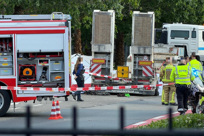 Vrouw overleden nadat ze op fiets gegrepen werd door vrachtwagen in ...
