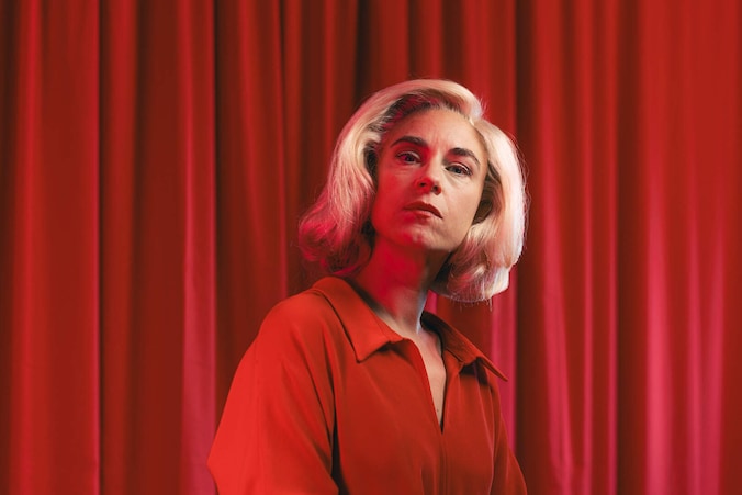 Natali Broods speelt 24 uur lang dezelfde scène met 100 Gentenaars in ...