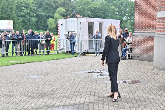 Staande ovatie nadat Celien vertelt over laatste momenten van haar mama ...